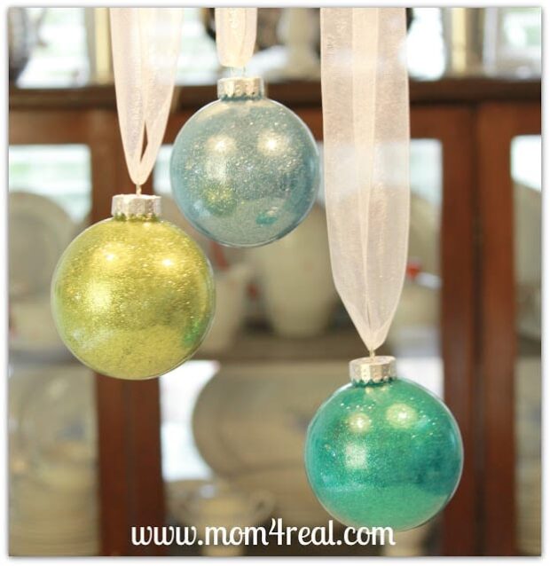 30 DIY Clear Glass Christmas Ornaments – IdeasToKnow