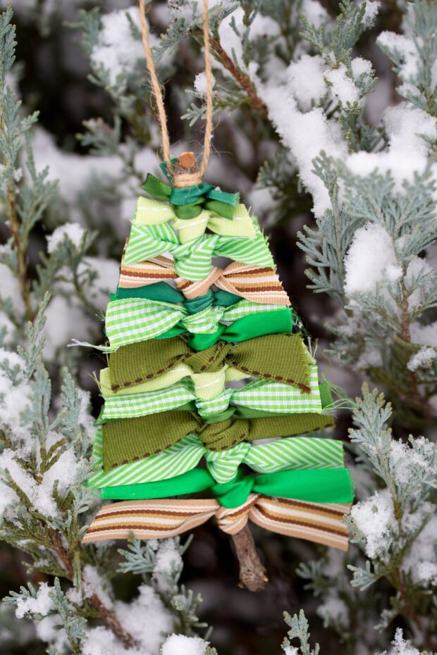 41 Best DIY Ribbon Ornaments for Christmas – IdeasToKnow
